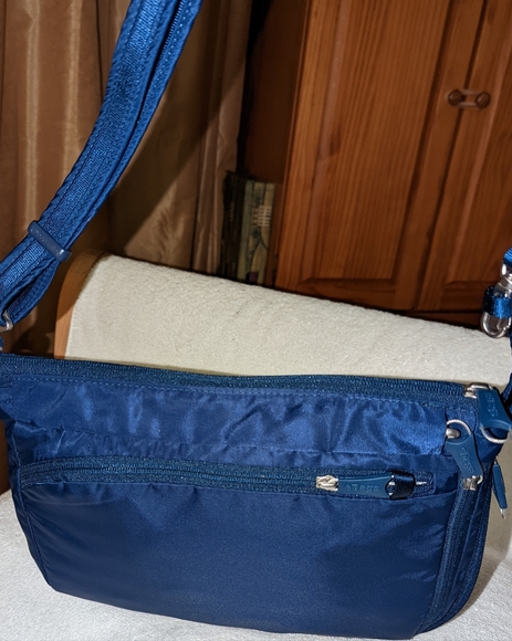 Pac Safe ebags | Bags | Pac Safe E Bags Anti Theft Technology Crossbody ...